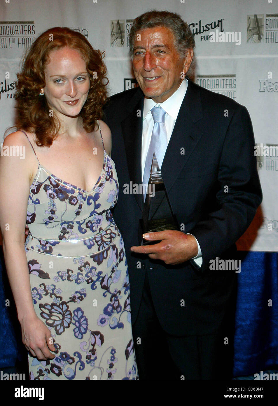 June 12, 2003 - New York, New York, U.S. - K31158RM SD0612.SONGWRITER'S ...