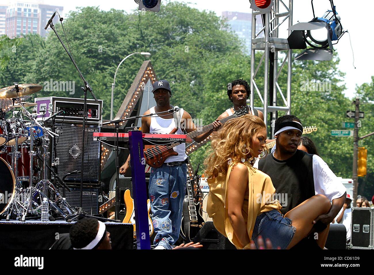 June 27, 2003 - New York, New York, U.S. - K31470RM.CBS'S THE EARLY ...