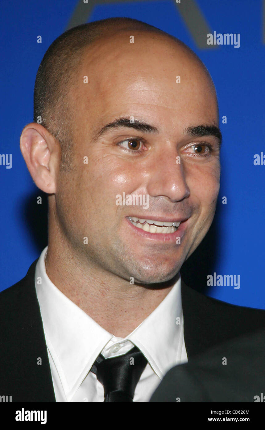 July 16, 2003 - New York, New York, U.S. - K31746RM SD07/16/2003 ...