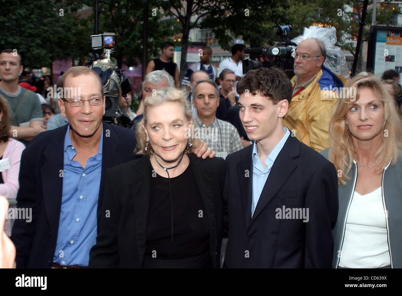 Aug. 11, 2003 - New York, New York, U.S. - K32249RM.60TH ANNIVERSARY OF ...