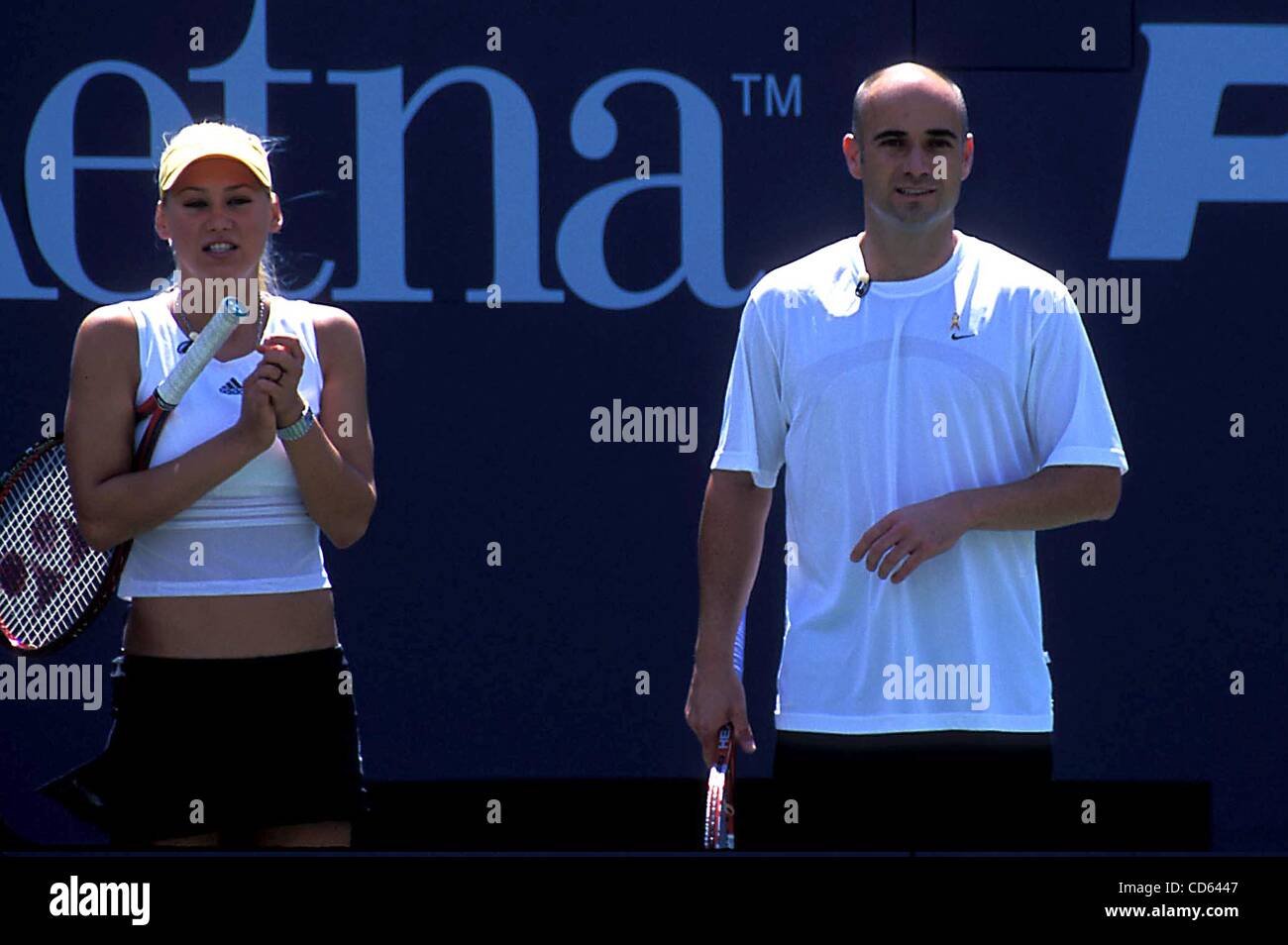 Anna kournikova tennis 2003 hi-res stock photography and images - Alamy