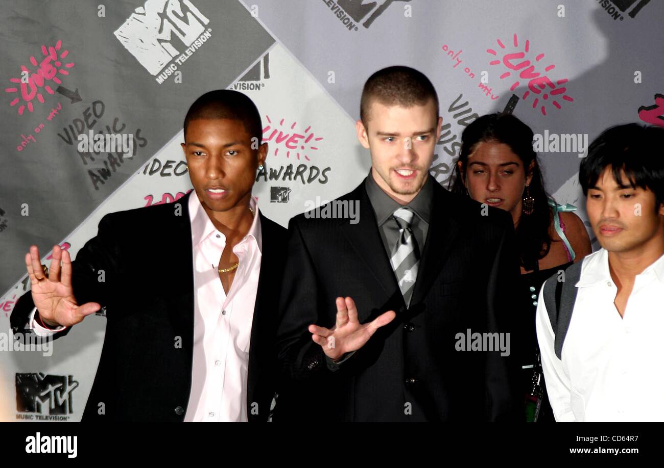 Justin timberlake pharrell williams hi-res stock photography and images ...