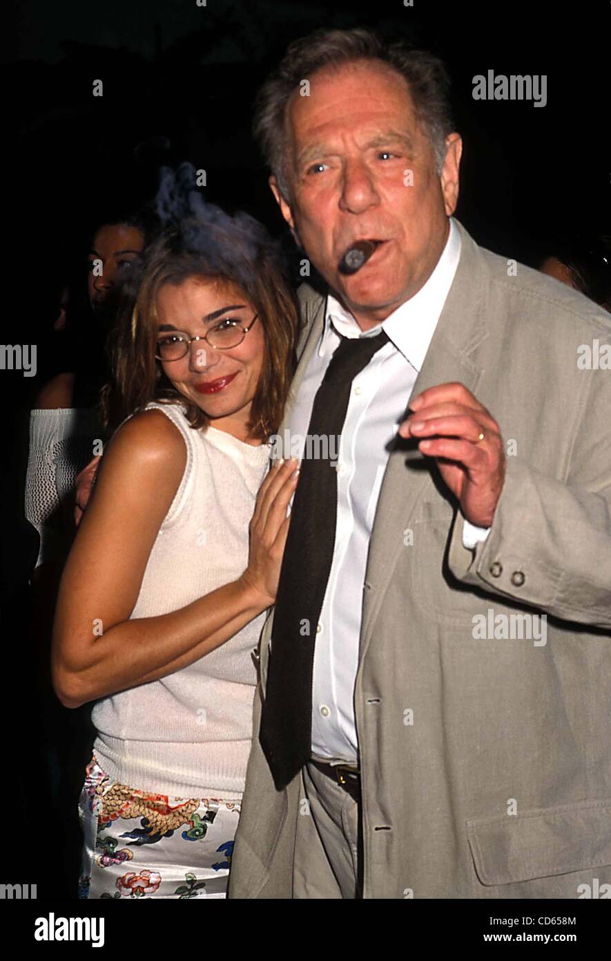 Laura san giacomo 2003 hi-res stock photography and images - Alamy