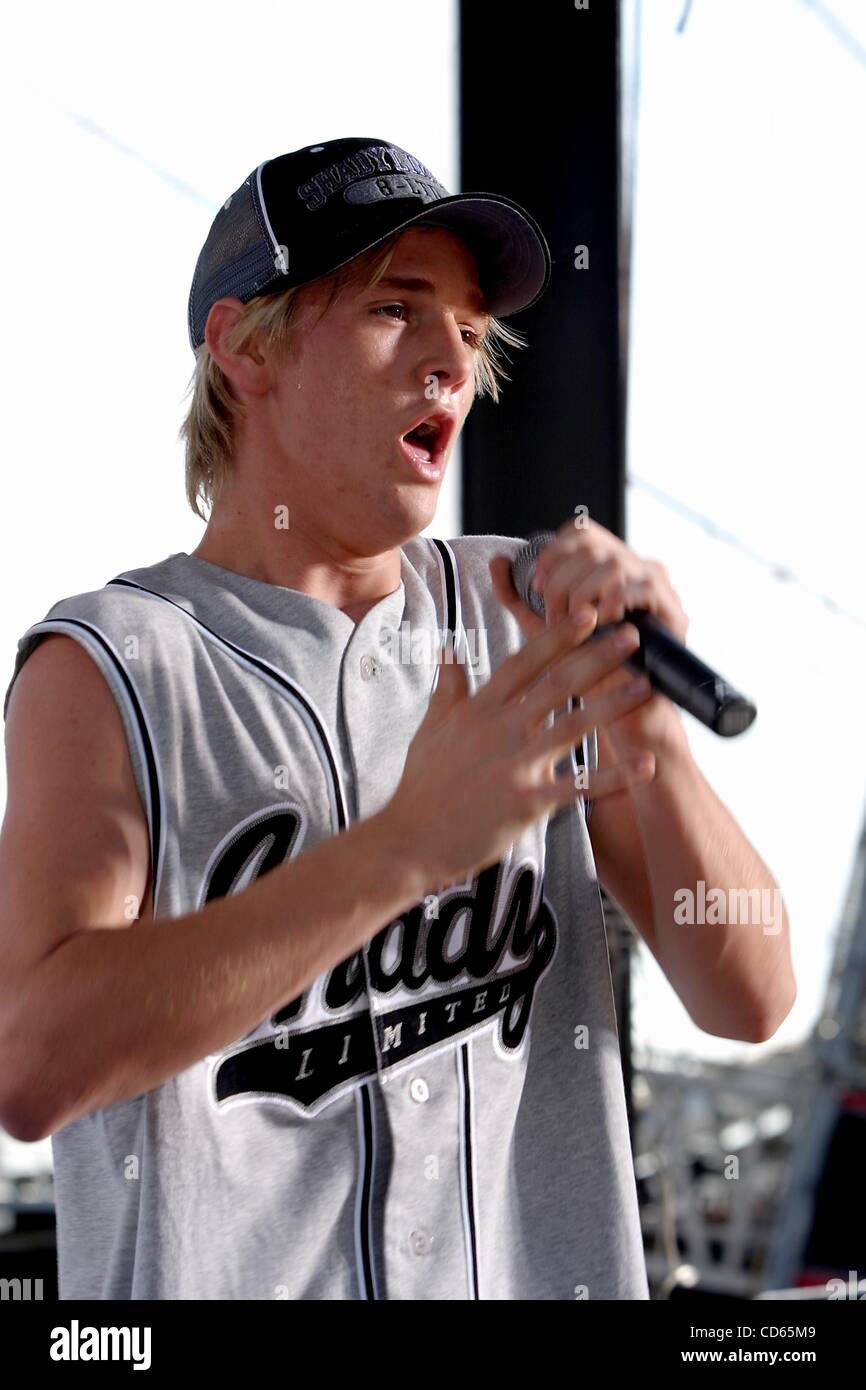 Nick carter 2003 hi-res stock photography and images - Alamy