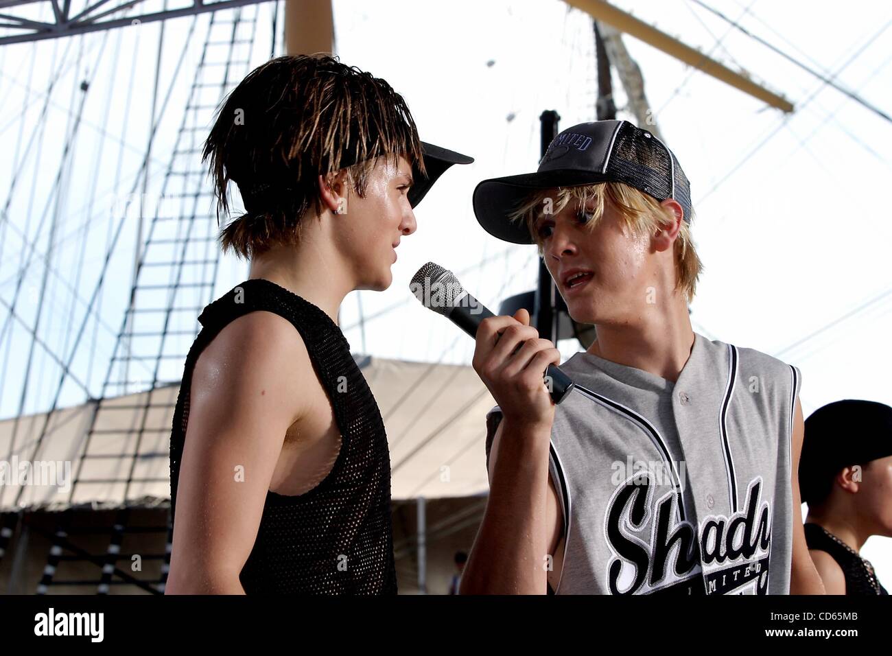 Aaron carter 2003 hi-res stock photography and images - Alamy