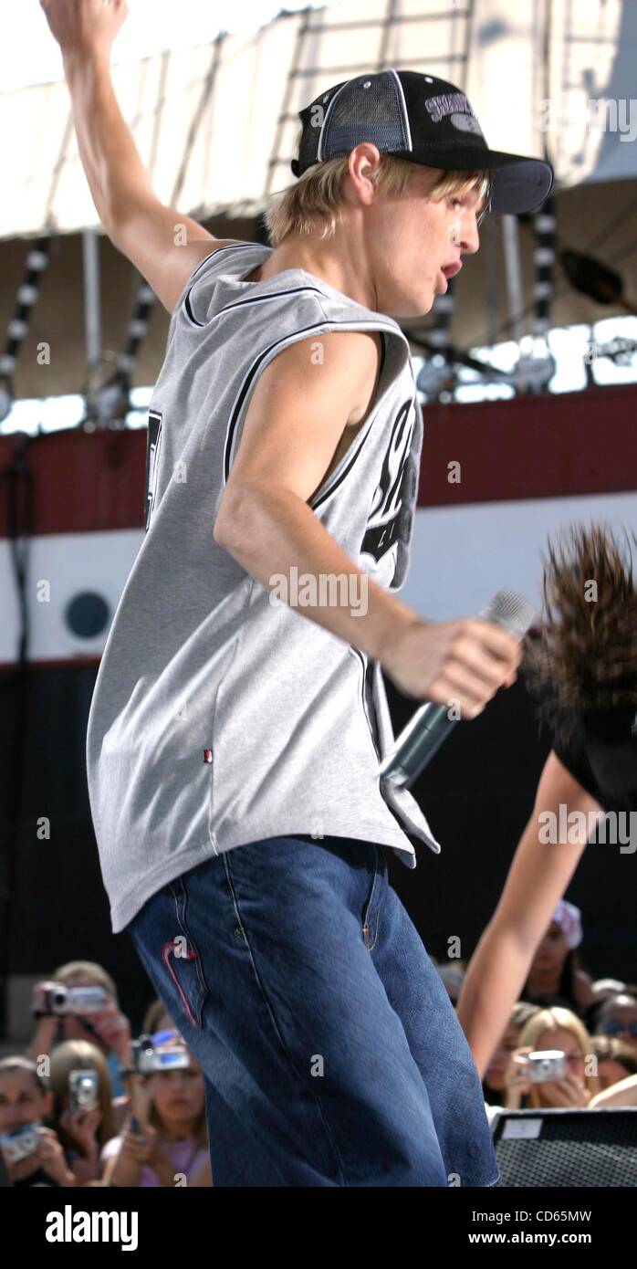 Aaron carter 2003 hi-res stock photography and images - Alamy