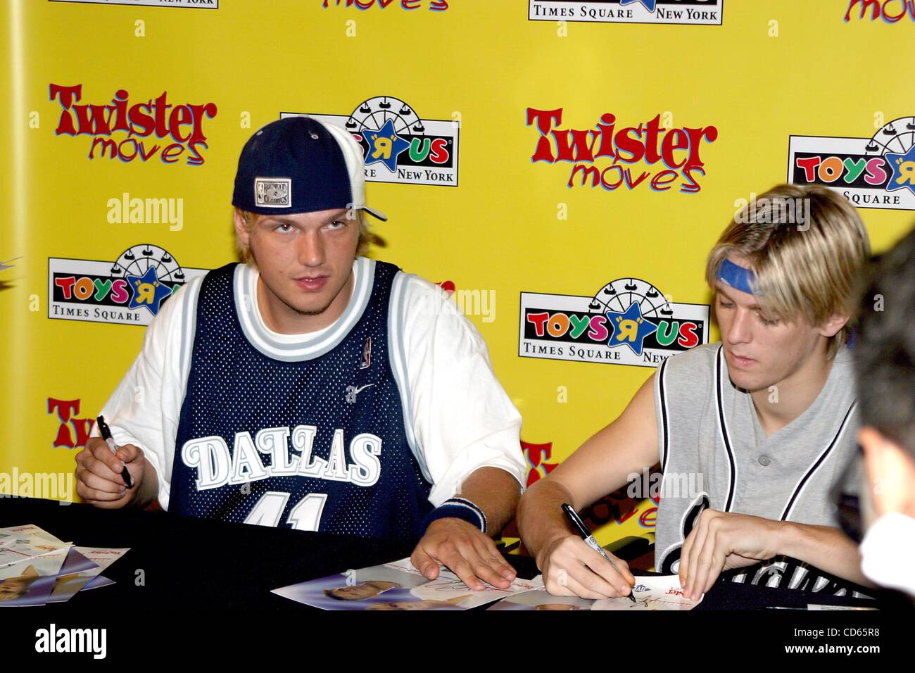 Aaron carter 2003 hi-res stock photography and images - Alamy