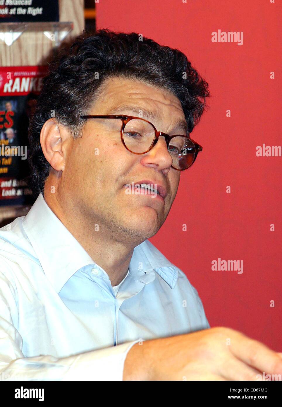 Sept. 19, 2003 - New York, New York, U.S. - K32989RM.AL FRANKEN SIGNS ...