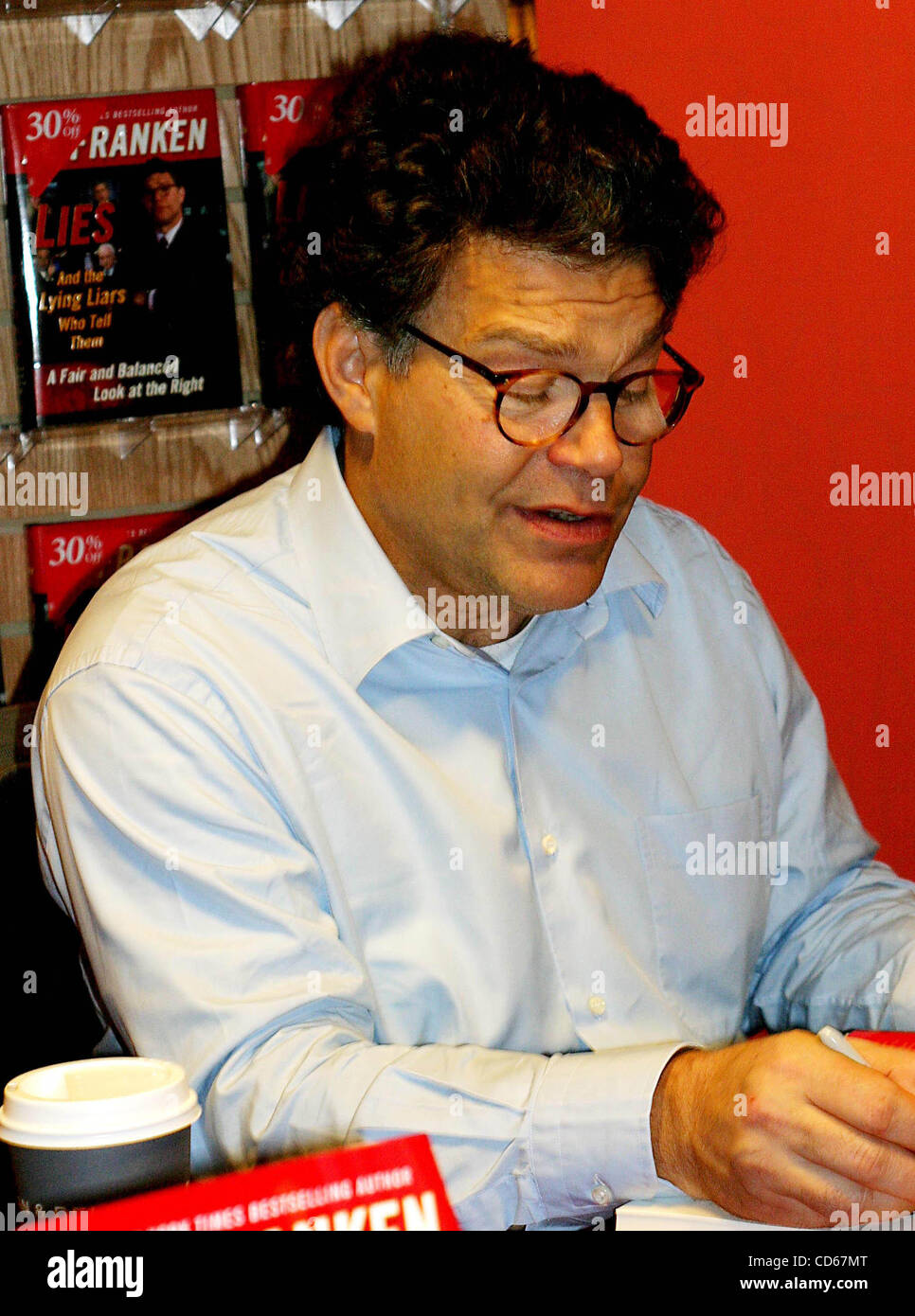 Sept. 19, 2003 - New York, New York, U.S. - K32989RM.AL FRANKEN SIGNS ...
