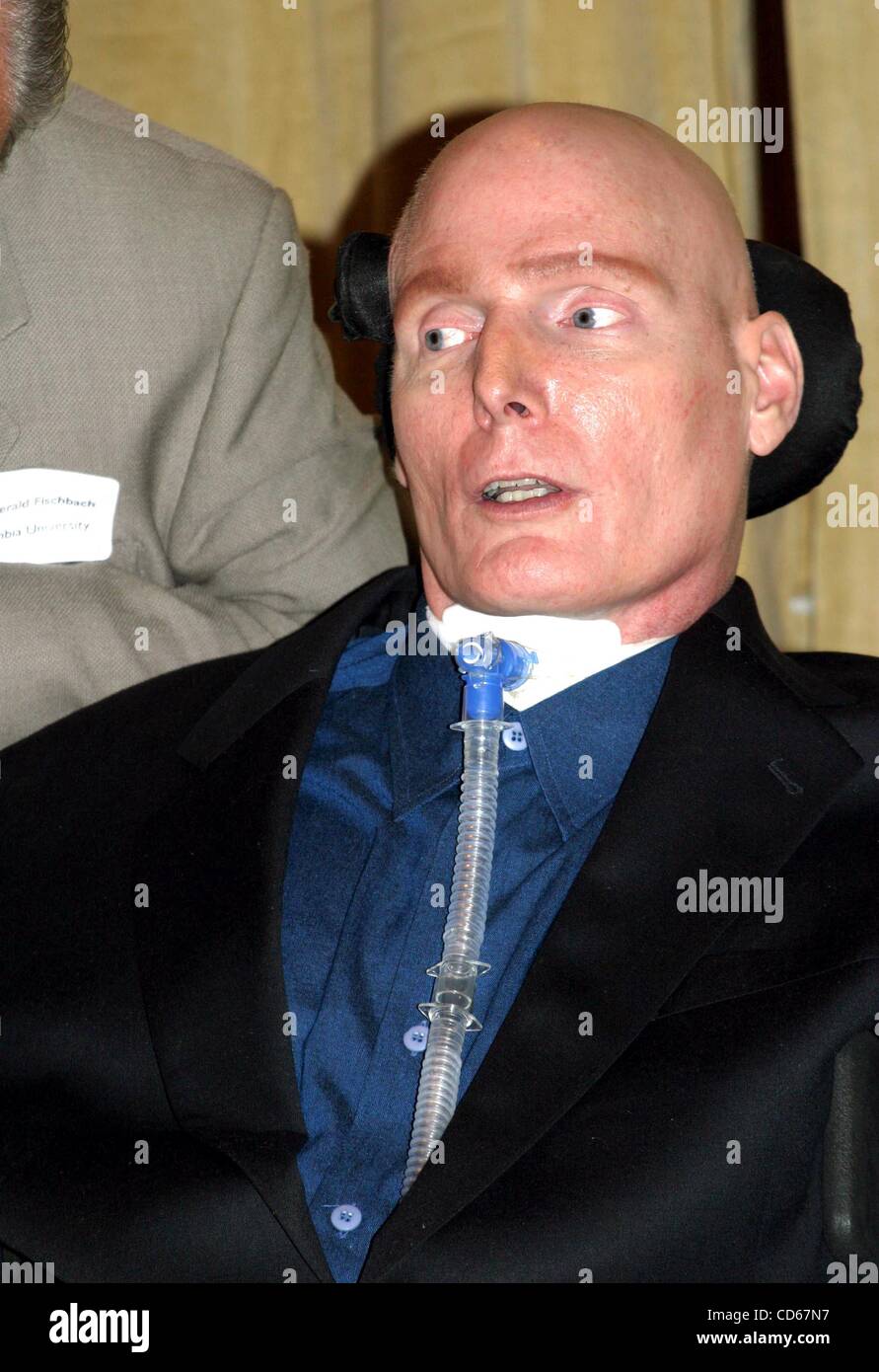 Sept. 19, 2003 - New York, New York, U.S. - K32988RM.CHRISTOPHER REEVE ...