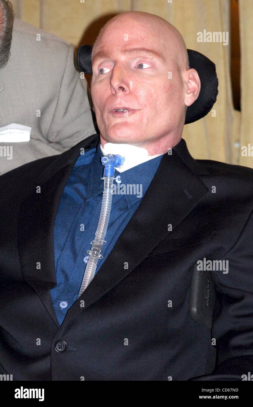 Sept. 19, 2003 - New York, New York, U.S. - K32988RM.CHRISTOPHER REEVE ...