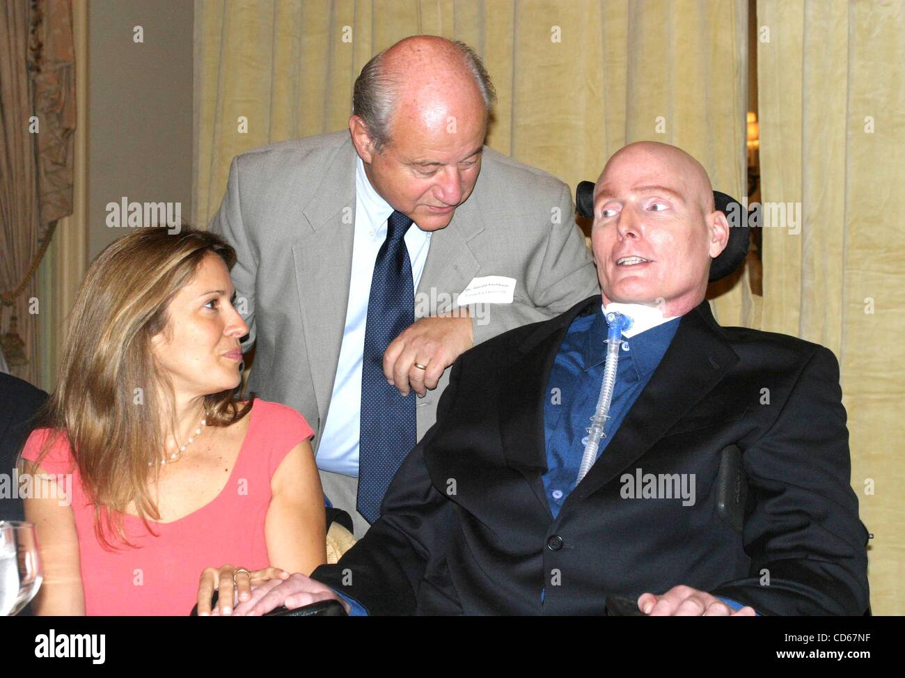 Sept. 19, 2003 - New York, New York, U.S. - K32988RM.CHRISTOPHER REEVE ...