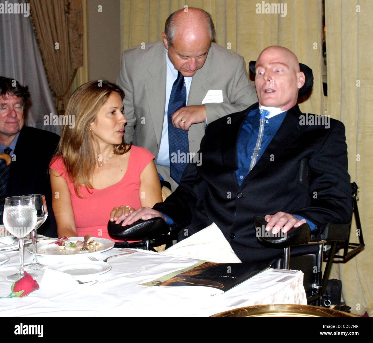 Sept. 19, 2003 - New York, New York, U.S. - K32988RM.CHRISTOPHER REEVE ...