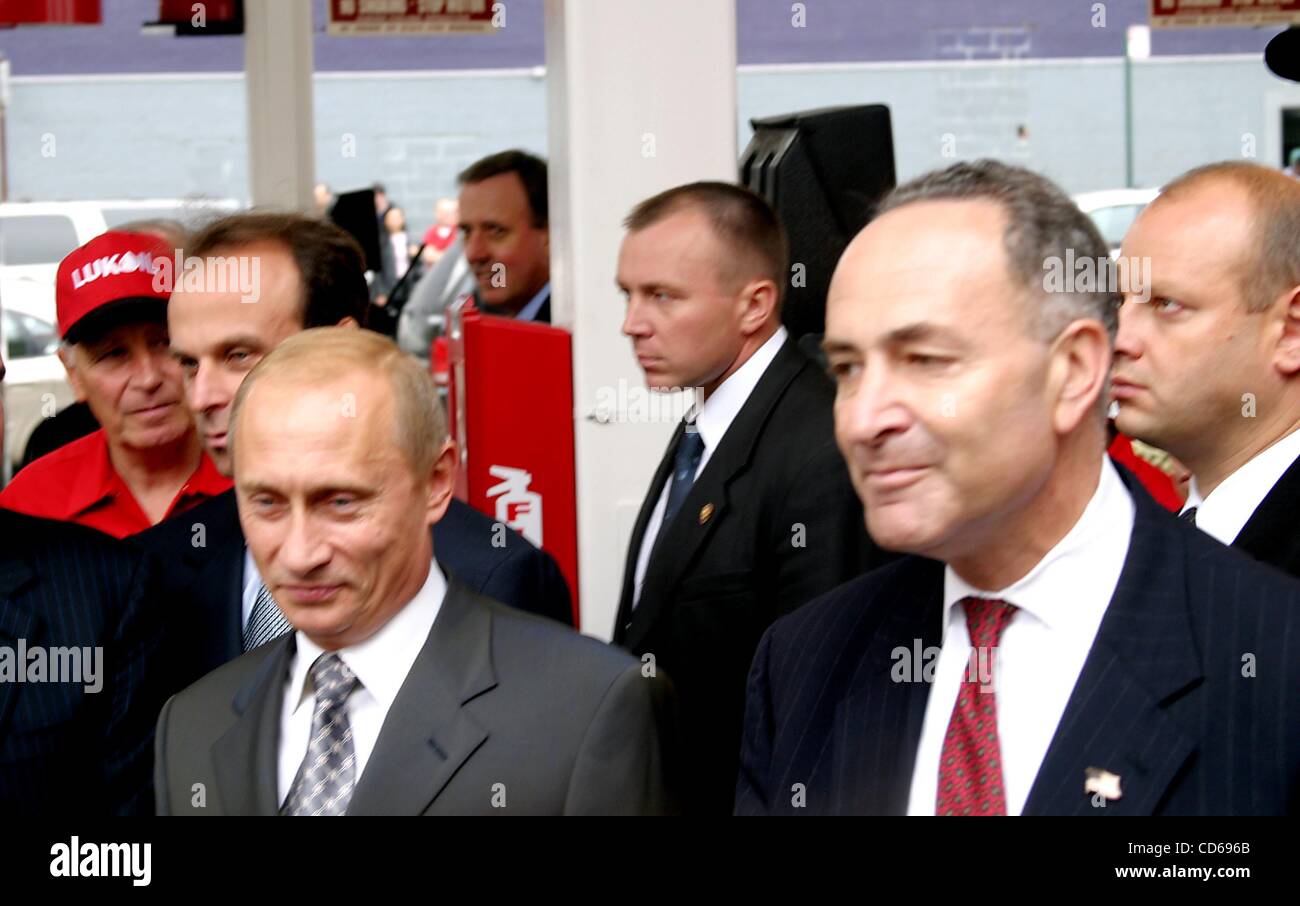 Chuck schumer and putin hi-res stock photography and images - Alamy