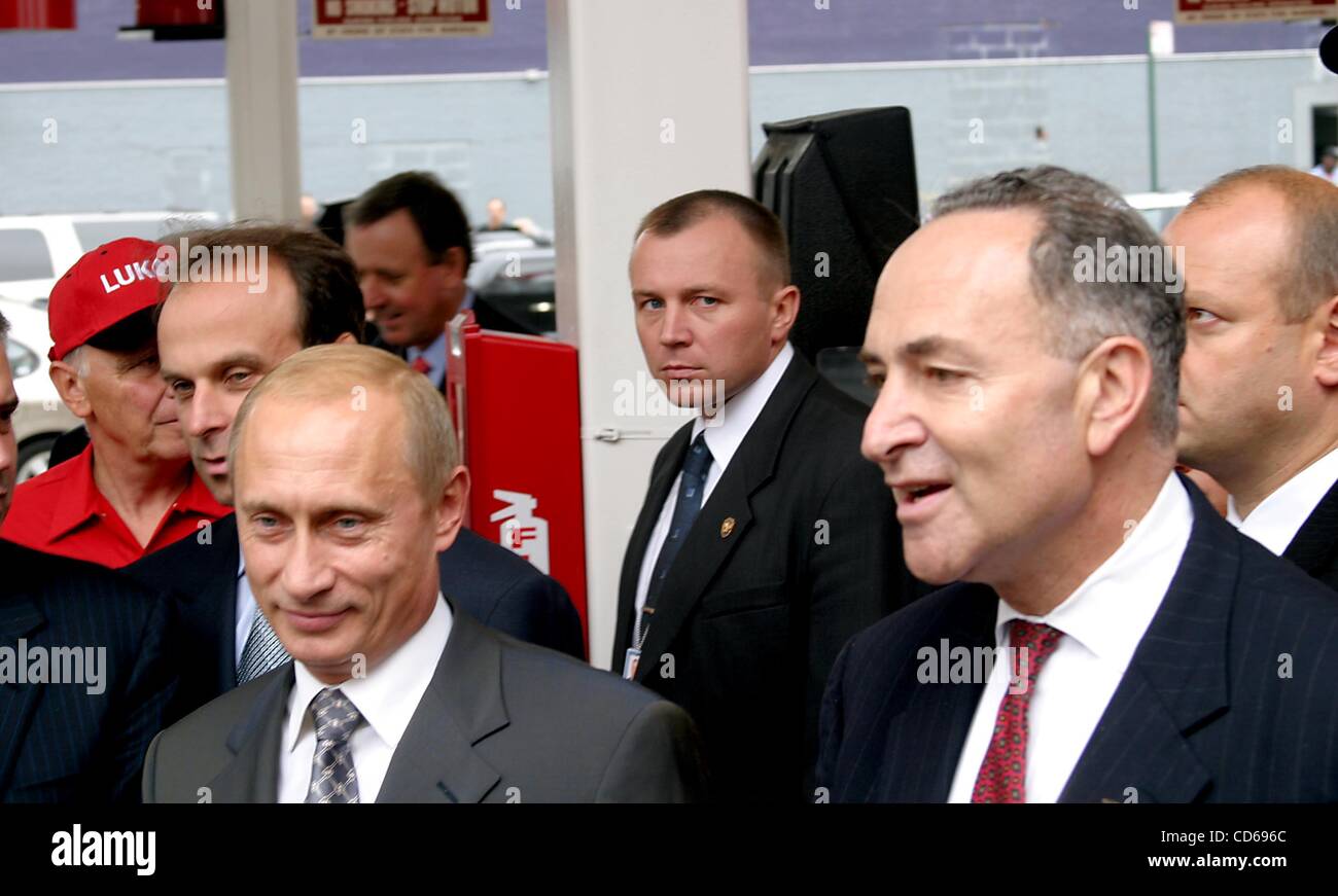 Chuck schumer and putin hi-res stock photography and images - Alamy