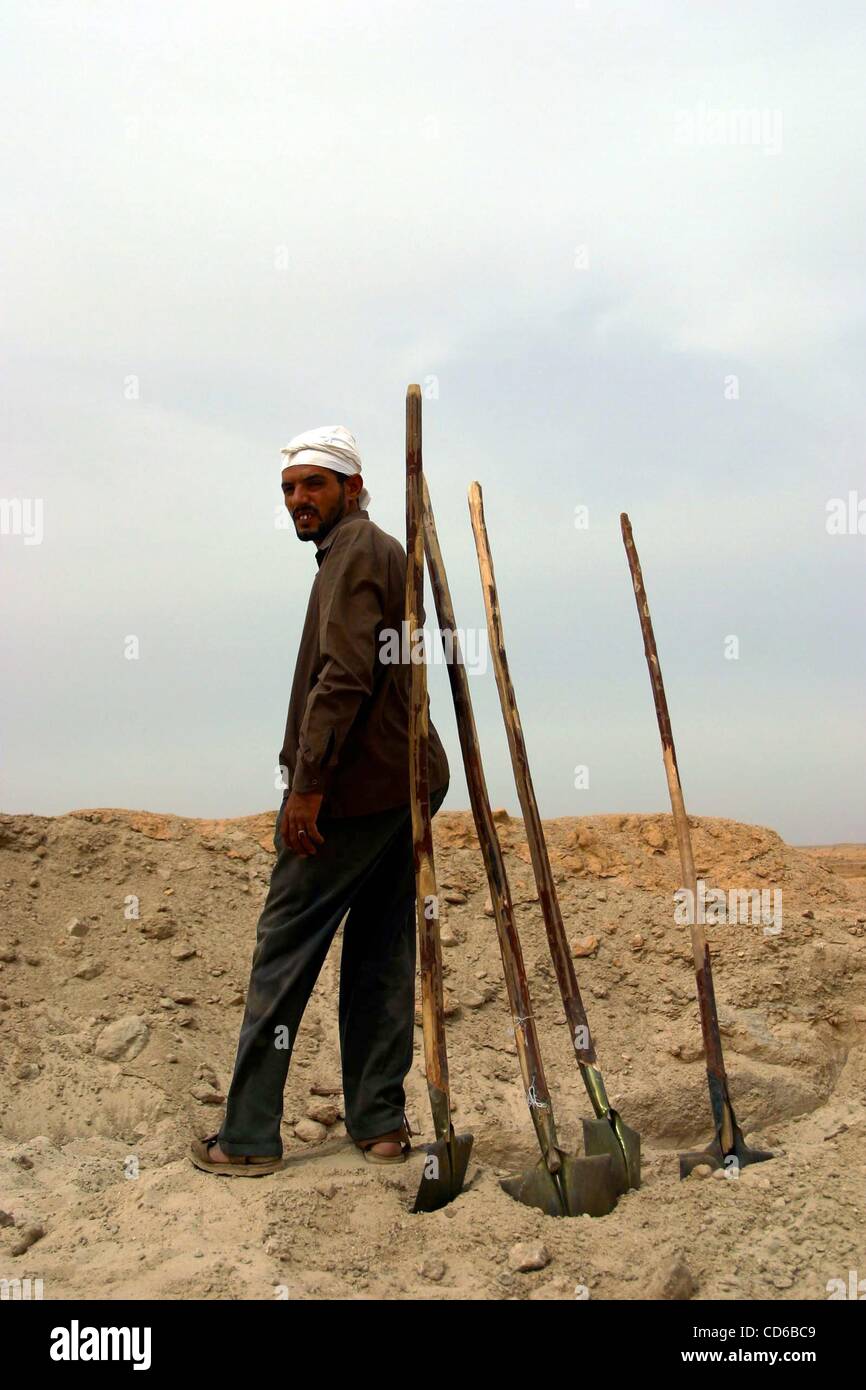 May 28, 2003 - Al-Musayab, Iraq - A digger at a mass grave site in the ...