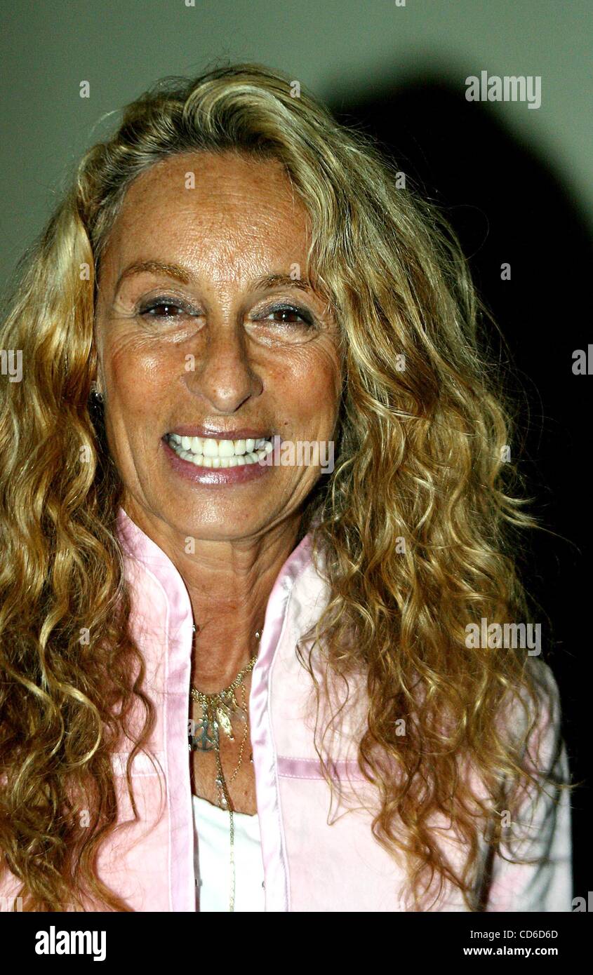 Charlotte ronsons hi-res stock photography and images - Alamy