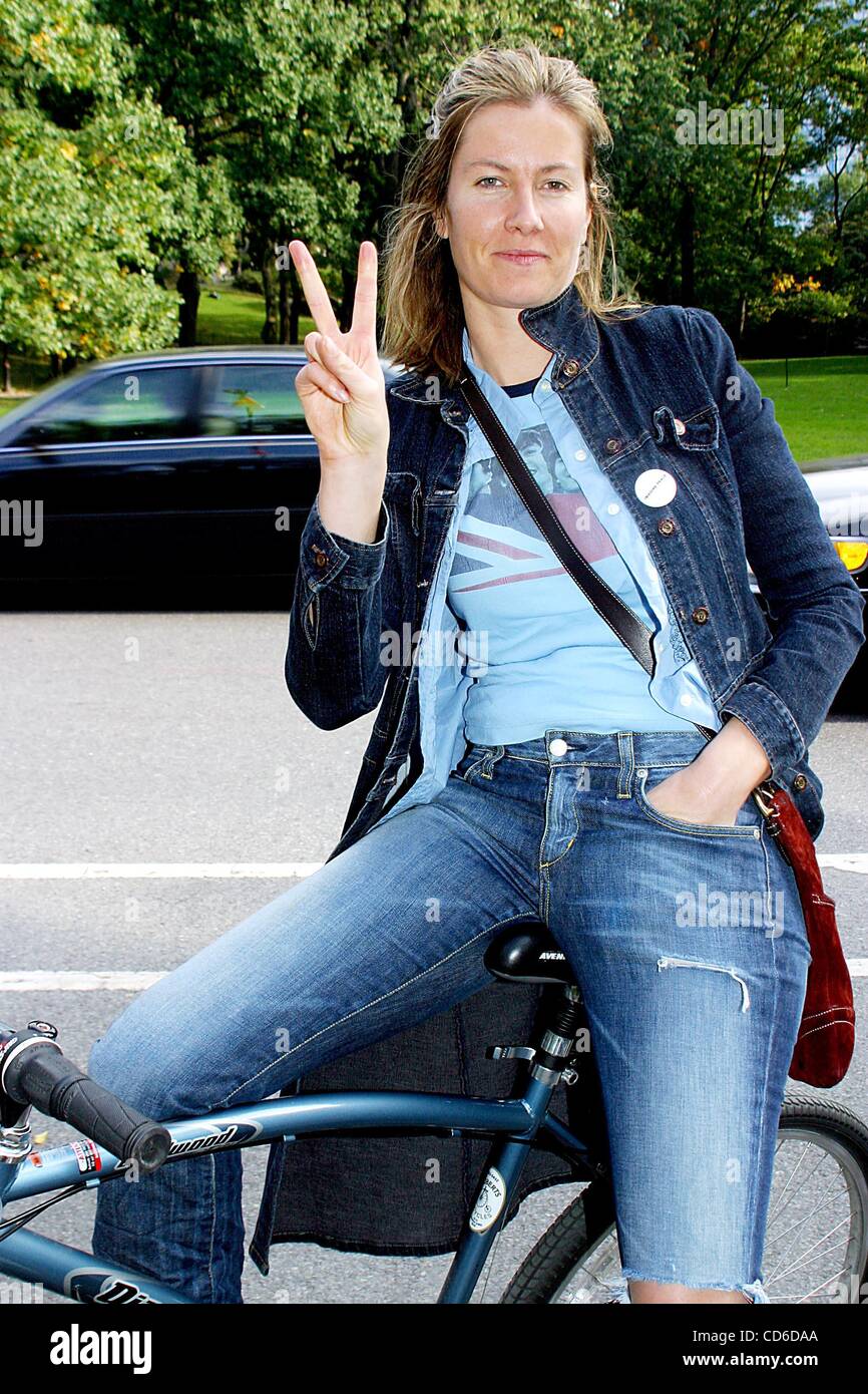 Oct. 16, 2003 - New York, New York, U.S. - K33511RM.RECORDING ARTIST ...