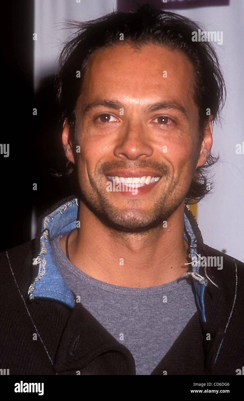 Shattered glass premiere hi-res stock photography and images - Alamy