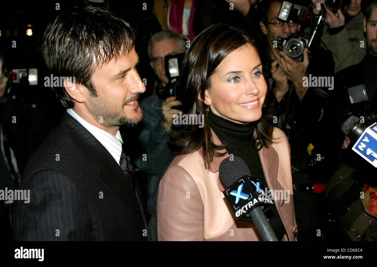Courteney cox 2003 hi-res stock photography and images - Alamy