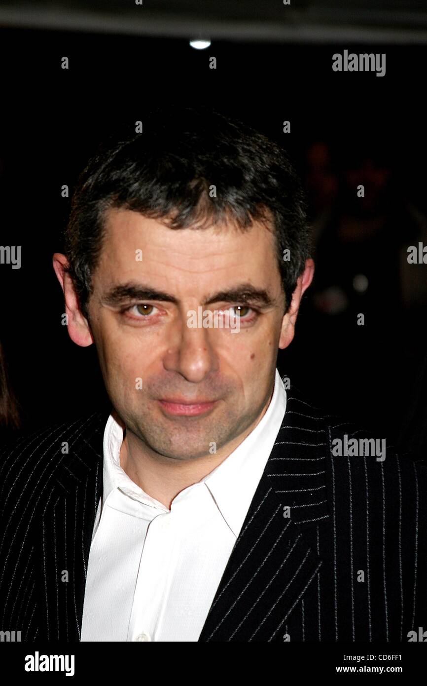 Rowan atkinson love actually hi-res stock photography and images - Alamy