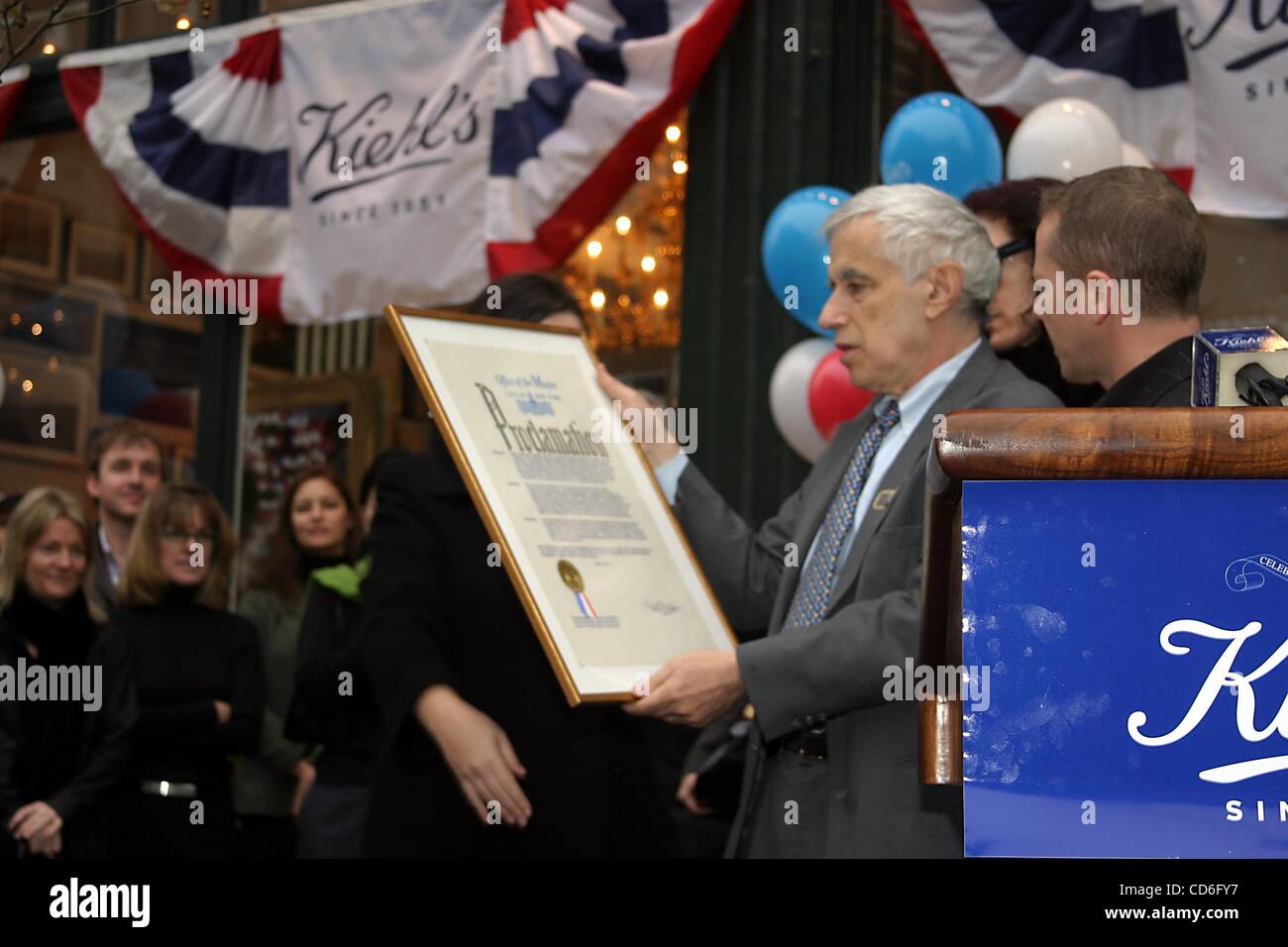 Nov. 12, 2003 - New York, New York, U.S. - K34048RM.KIEHL'S AND ...