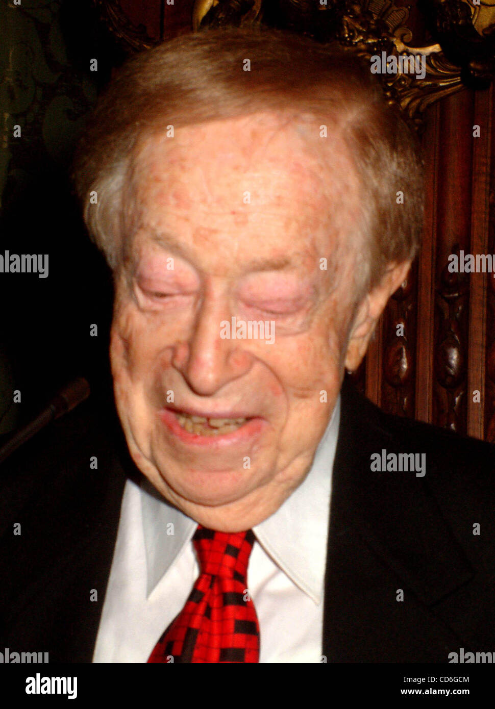 Nov. 18, 2003 - New York, New York, U.S. - K34196ML.ABE HIRSCHFELD SIGN ...