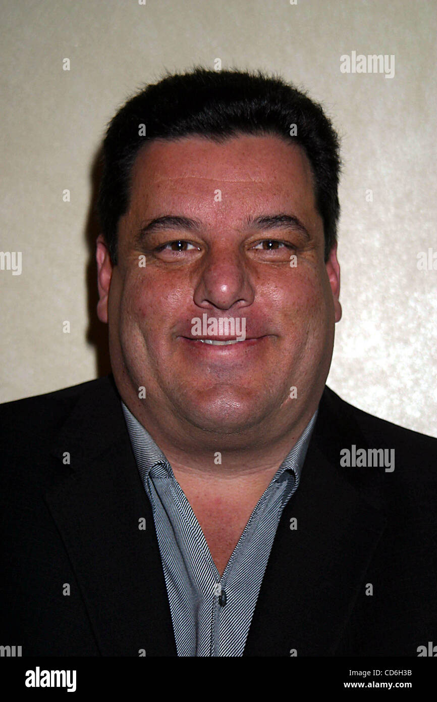 Dec. 1, 2003 - New York, New York, U.S. - K34354JBU.GILDA'S CLUB NEW ...