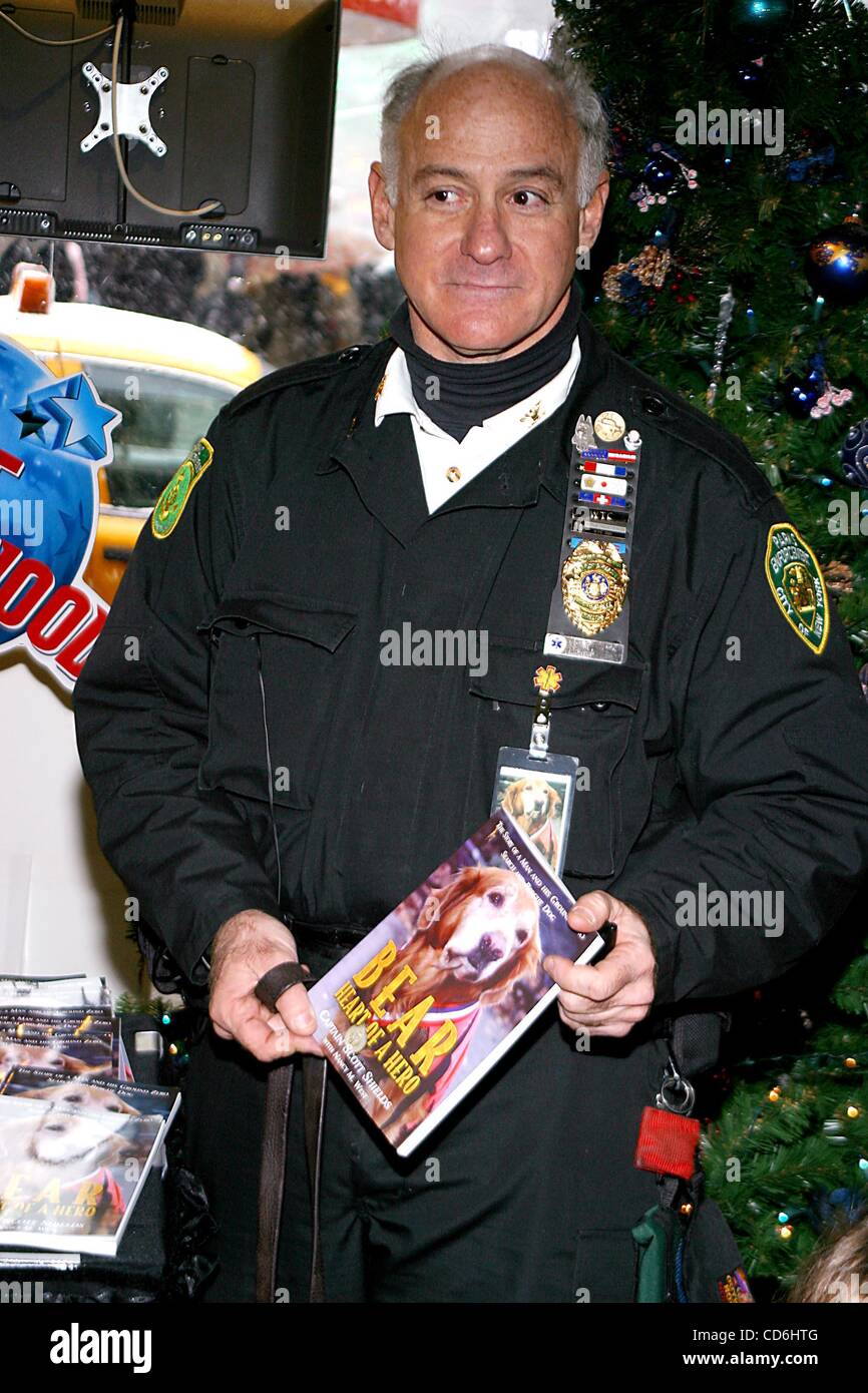 Dec. 5, 2003 - New York, New York, U.S. - K34451RM.CAPTAIN SCOTT ...