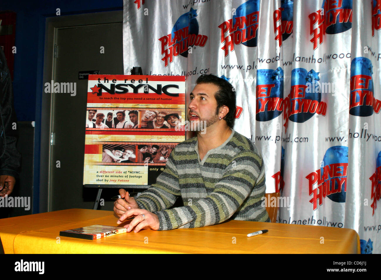 Dec. 6, 2003 - New York, New York, U.S. - K34455RM.JOEY FATONE SIGNS ...