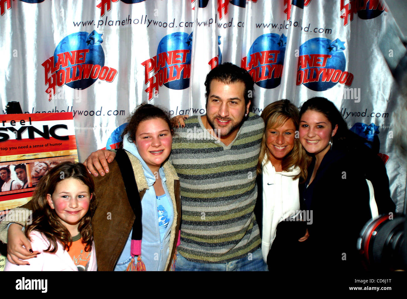 Dec. 6, 2003 - New York, New York, U.S. - K34455RM.JOEY FATONE SIGNS ...