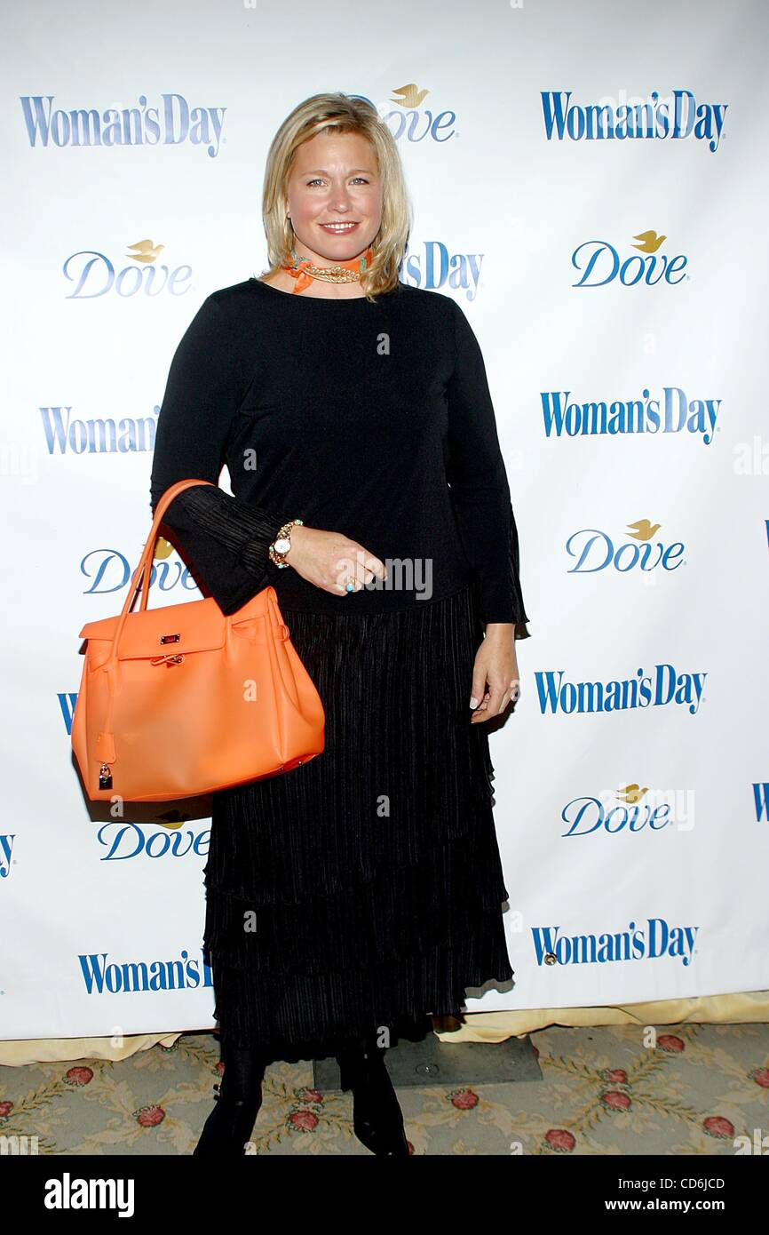 Dec. 9, 2003 - New York, New York, U.S. - K34512RM.WOMAN'S DAY 3RD ...