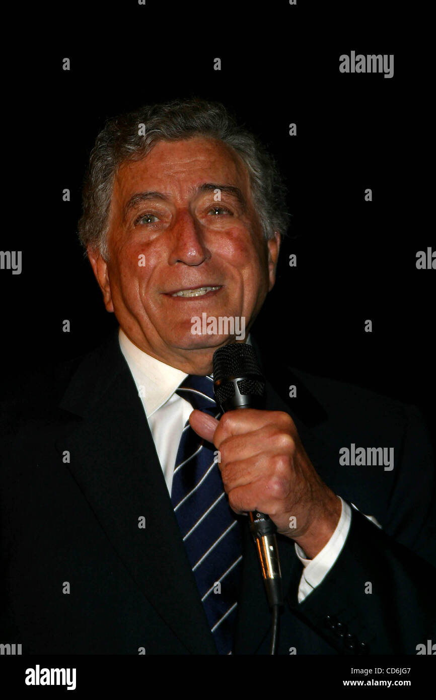 Dec. 9, 2003 - New York, New York, U.S. - K34545RM.NYC AND CO HOSTS ITS ...