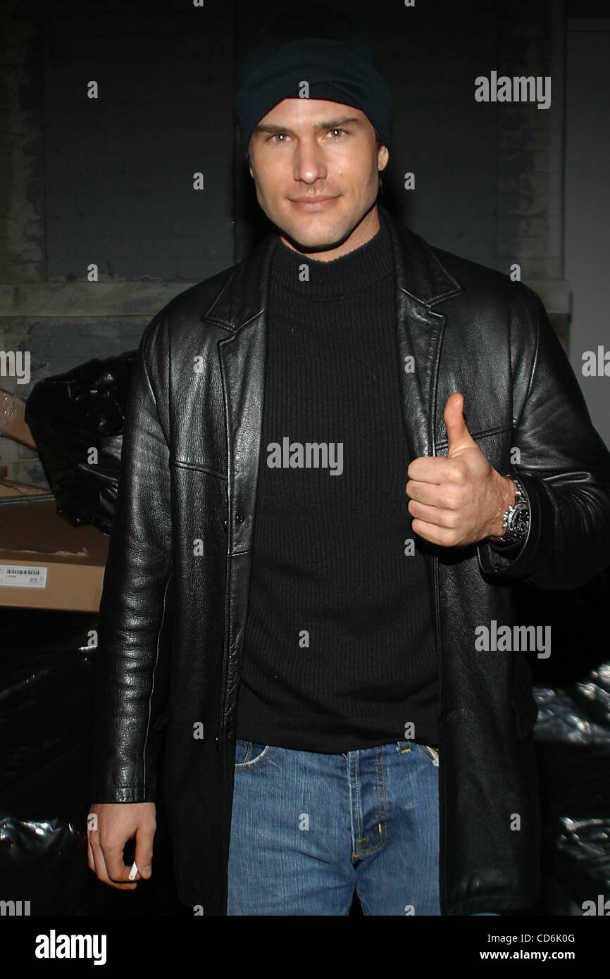Dec. 11, 2003 - New York, New York, U.S. - K346522RM.GRAND OPENING OF ...