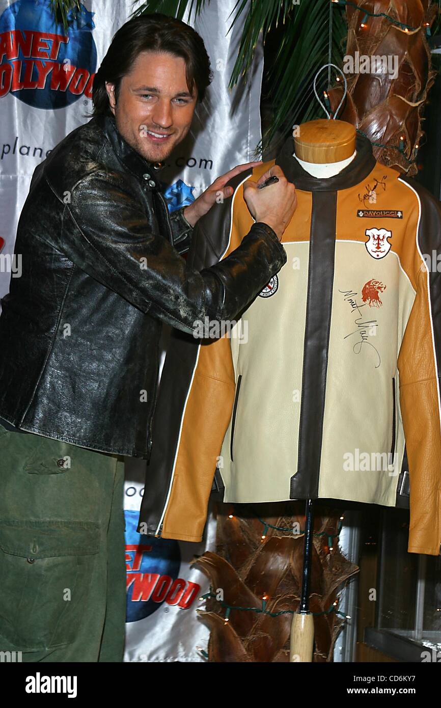 Jan. 12, 2004 - New York, New York, U.S. - K34840RM.CASTMEMBERS OF THE ...