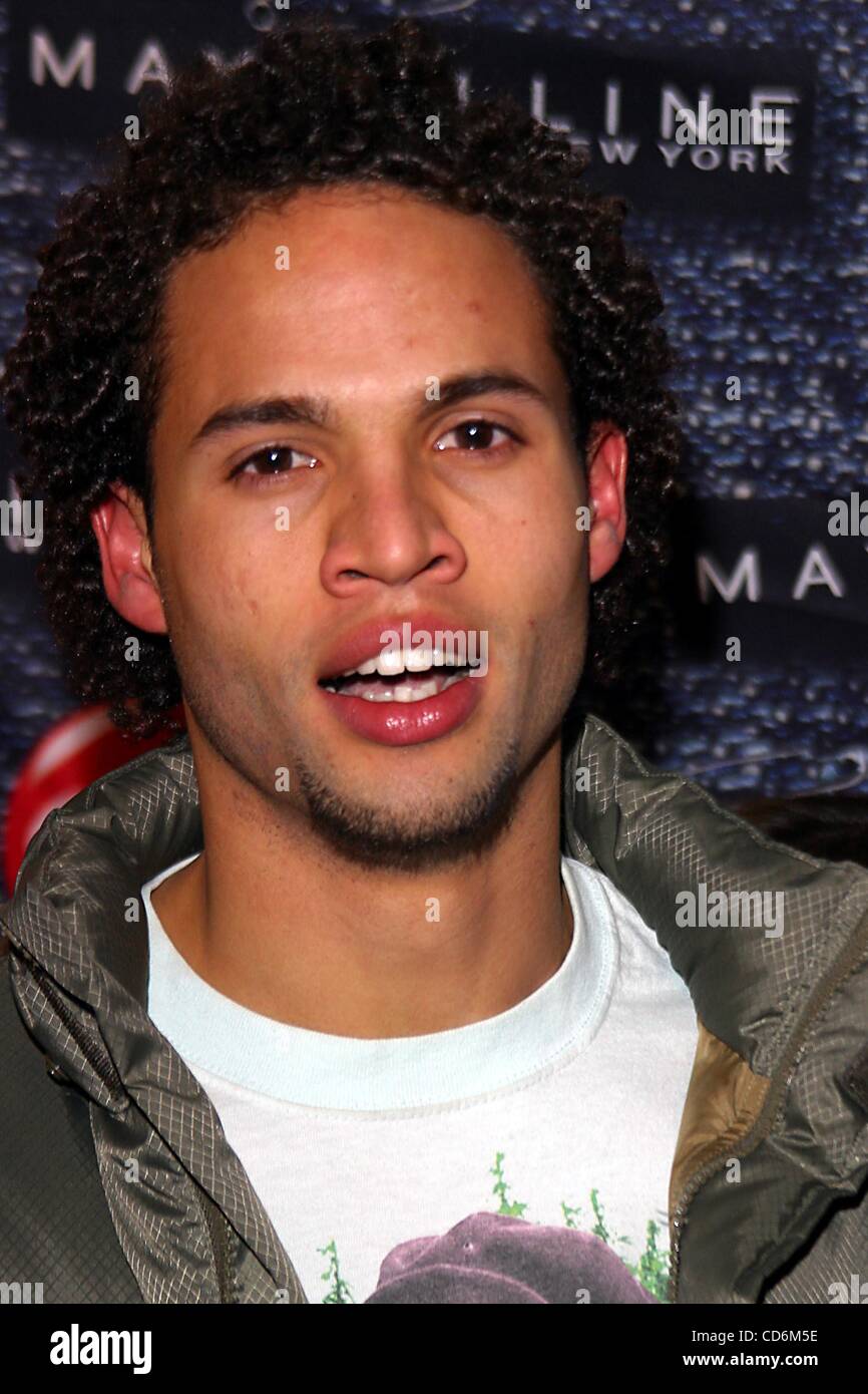 Jan. 13, 2004 - New York, New York, U.S. - K34920RM.5TH ANNUAL WHAT'S ...