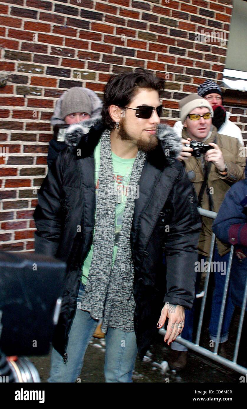Jan. 15, 2004 - New York, New York, U.S. - K34960RM.CELEBS ARRIVING AT ...