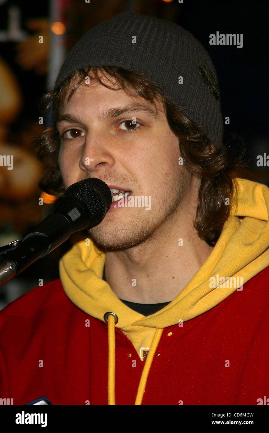 Jan. 18, 2004 - New York, New York, U.S. - K34977RM.ONE TREE HILLS CAST ...