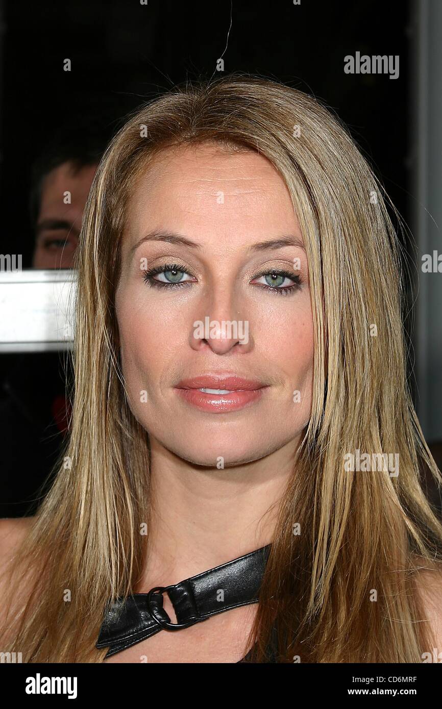 Jan. 20, 2004 - New York, New York, U.S. - K35043ML.FORD MODEL'S ...