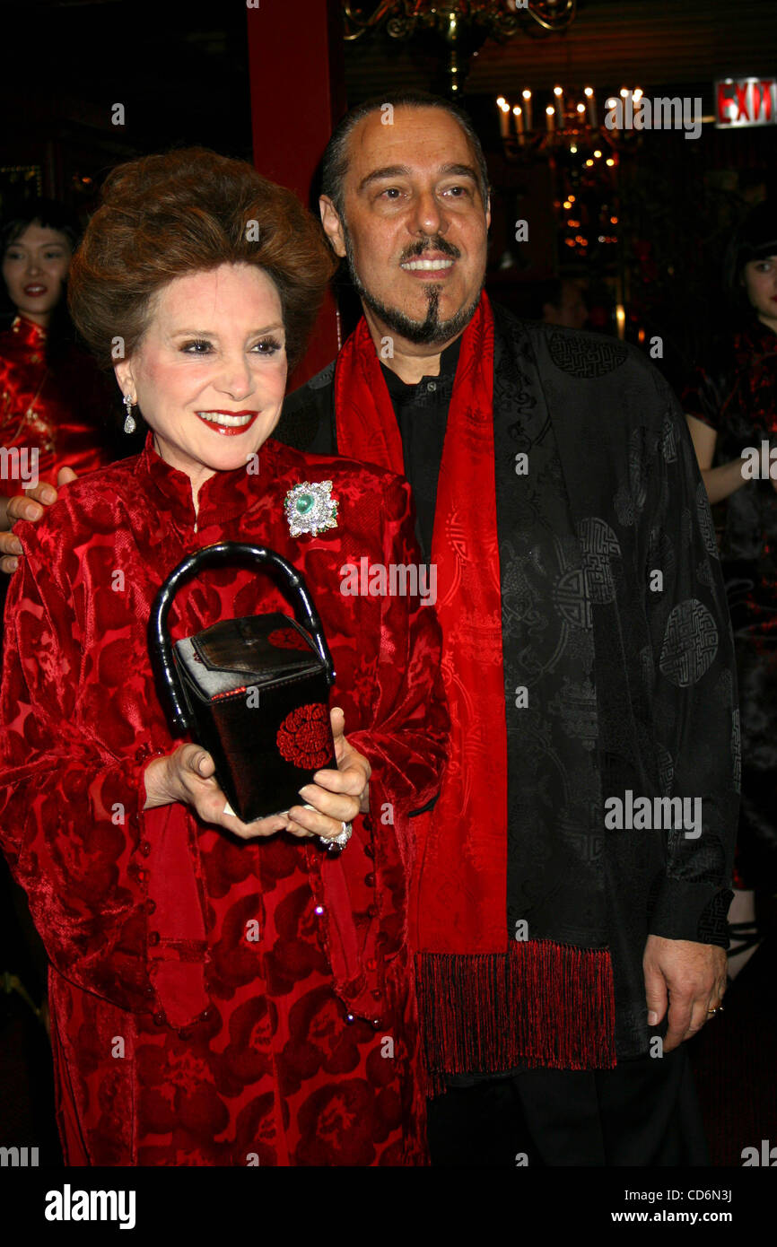 Jan. 22, 2004 - New York, New York, U.S. - K35100JBU.DINNER PARTY TO ...