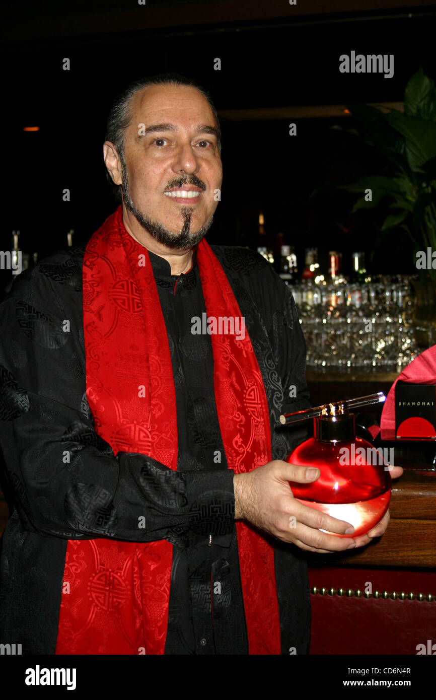 Jan. 22, 2004 - New York, New York, U.S. - K35100JBU.DINNER PARTY TO ...