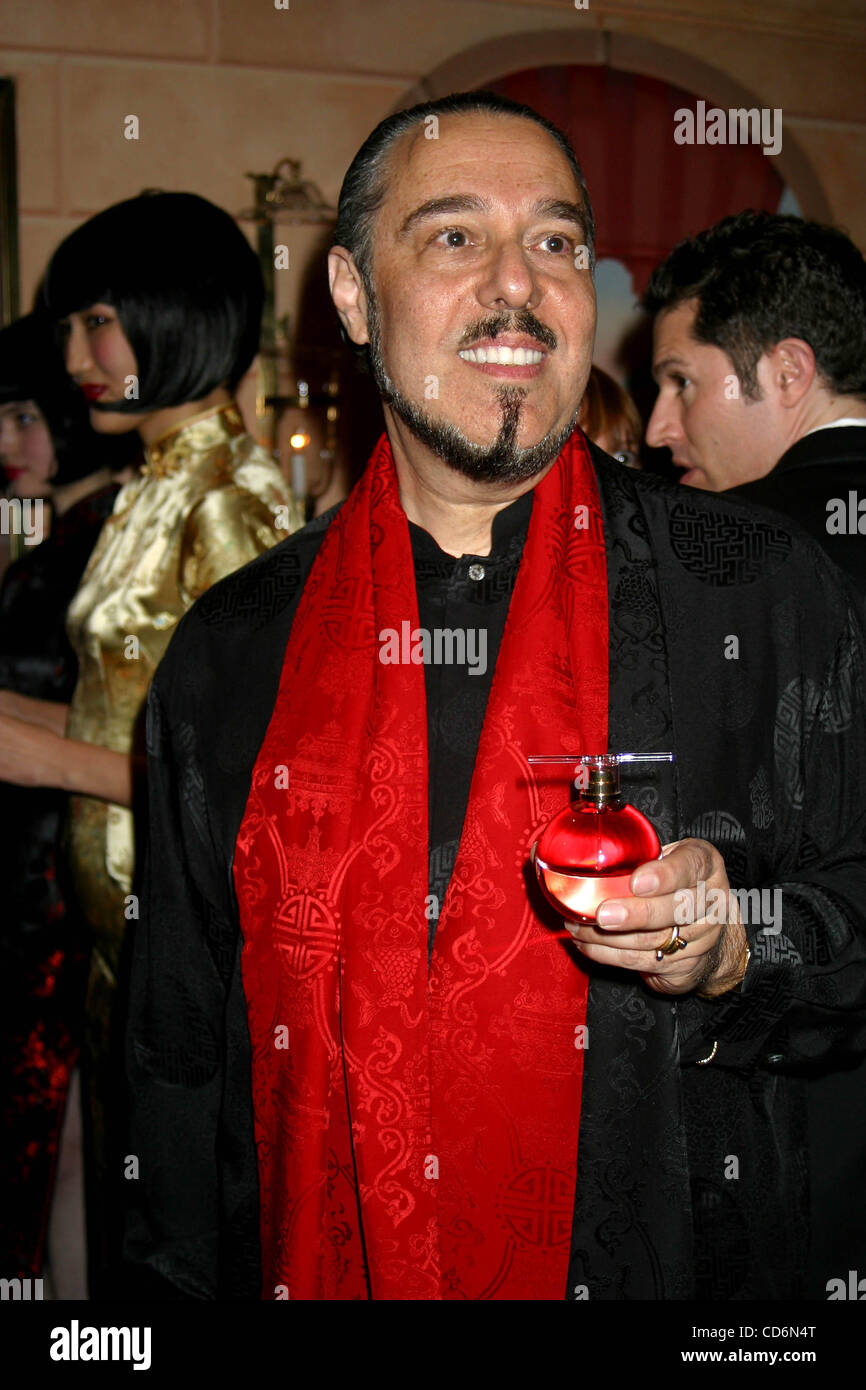 Jan. 22, 2004 - New York, New York, U.S. - K35100JBU.DINNER PARTY TO ...