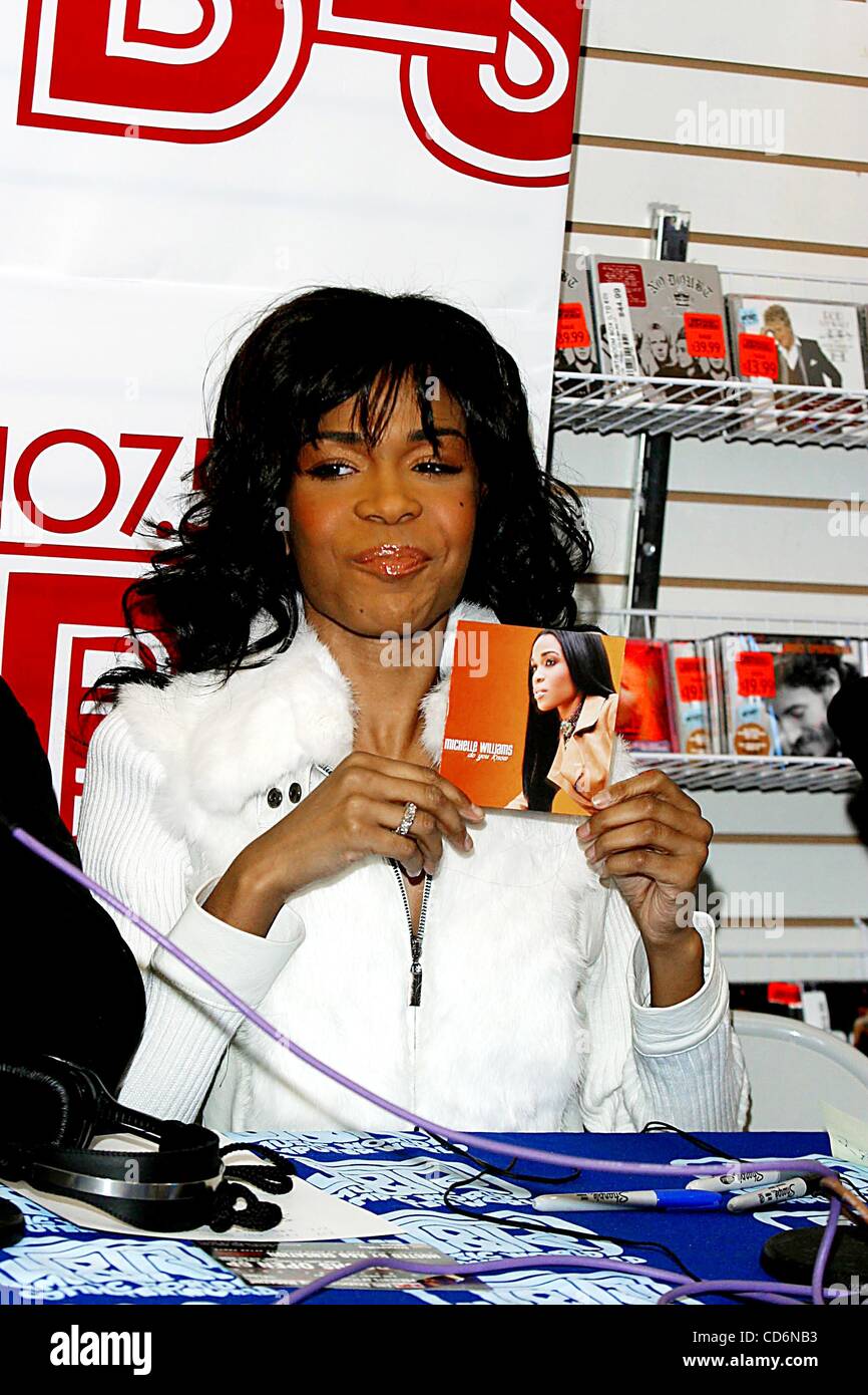 Jan. 27, 2004 - New York, New York, U.S. - K35165RM.MICHELLE WILLIAMS ...