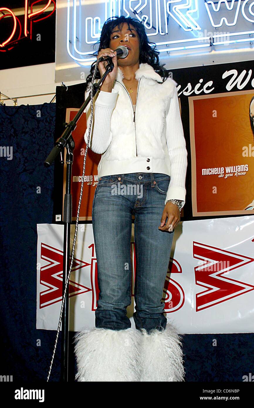 Jan. 27, 2004 - New York, New York, U.S. - K35165RM.MICHELLE WILLIAMS ...