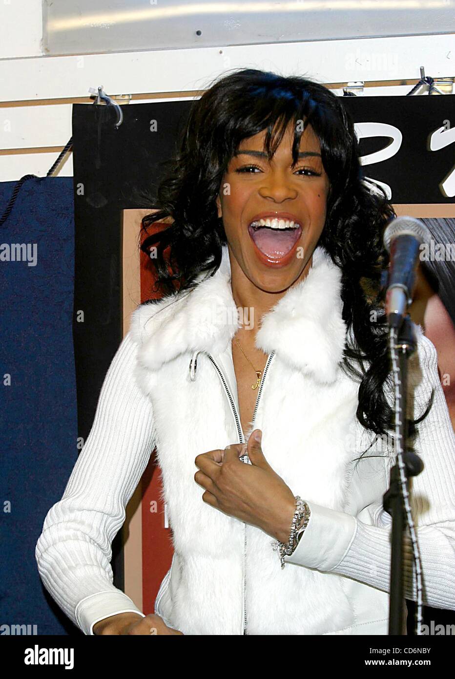 Jan. 27, 2004 - New York, New York, U.S. - K35165RM.MICHELLE WILLIAMS ...