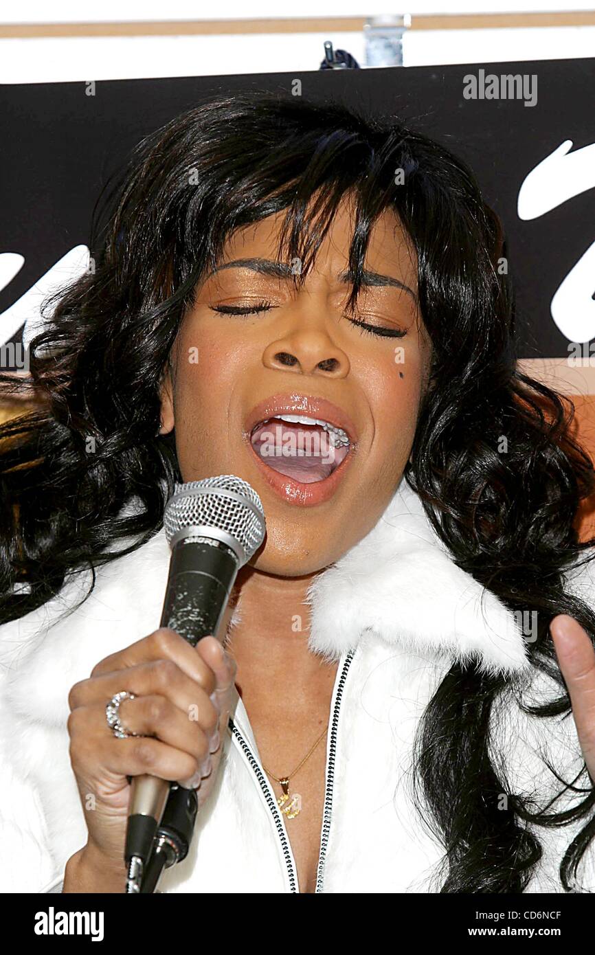 Jan. 27, 2004 - New York, New York, U.S. - K35165RM.MICHELLE WILLIAMS ...