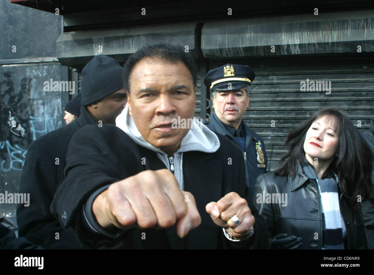 Feb. 5, 2004 - New York, New York, U.S. - K35293RM.MUHAMMAD ALI AND ...