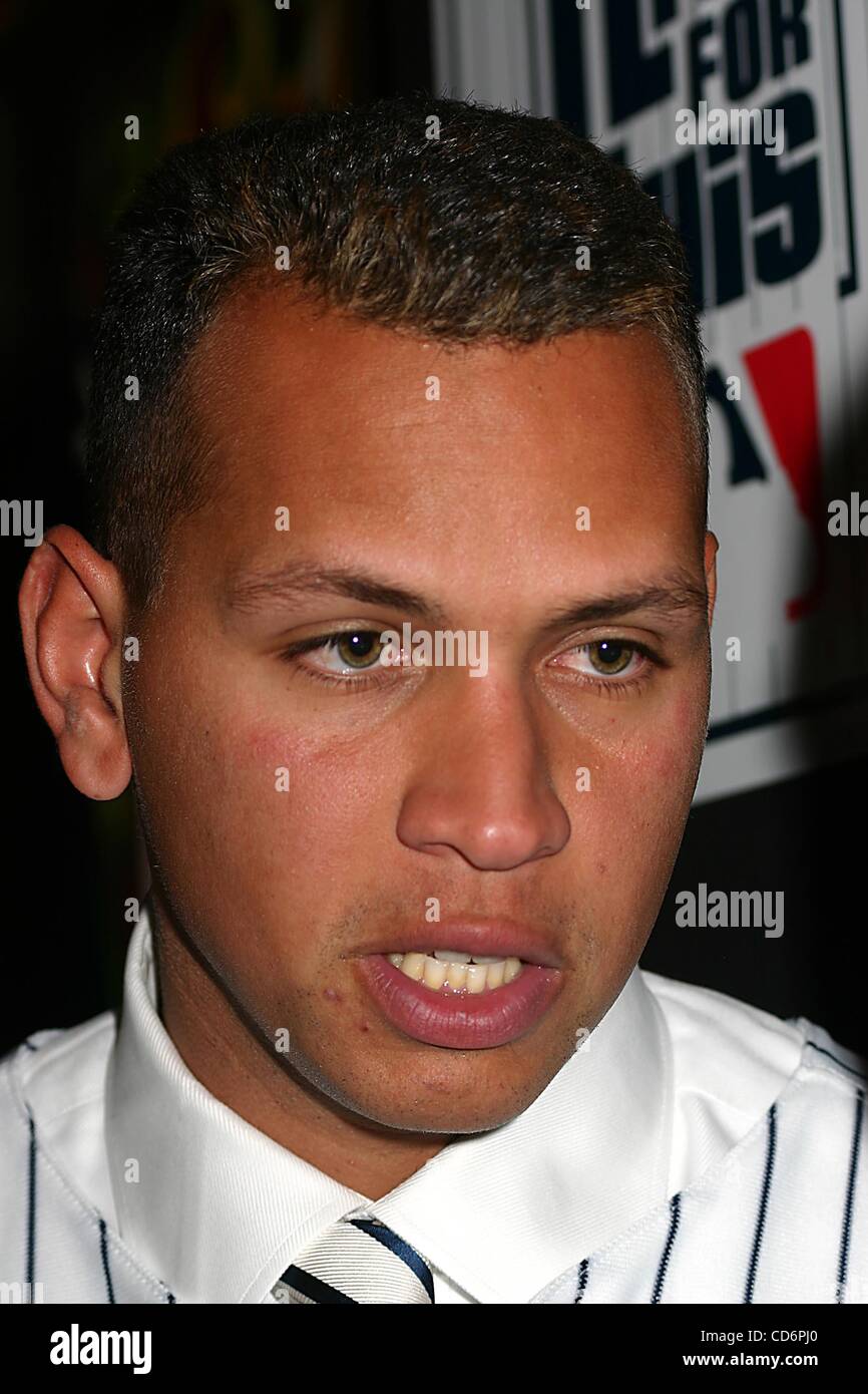 Feb. 17, 2004 - New York, New York, U.S. - K35646ML.PRESS CONFERENCE TO ...