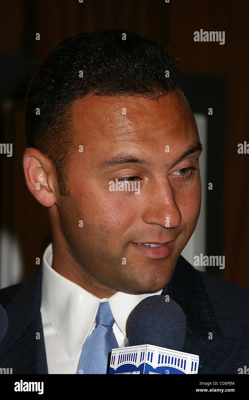 Feb. 17, 2004 - New York, New York, U.S. - K35646ML.PRESS CONFERENCE TO ...