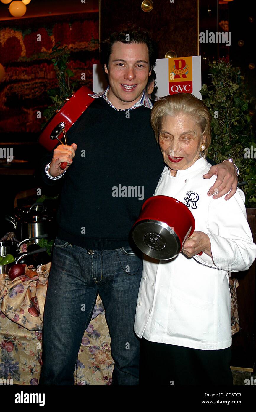 Mar 10 2004 new york hi-res stock photography and images - Alamy